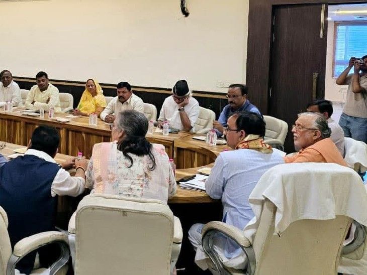Lucknow Minister Meeting DM JCP: Traffic, Hygiene, Law Order Focus for Holi