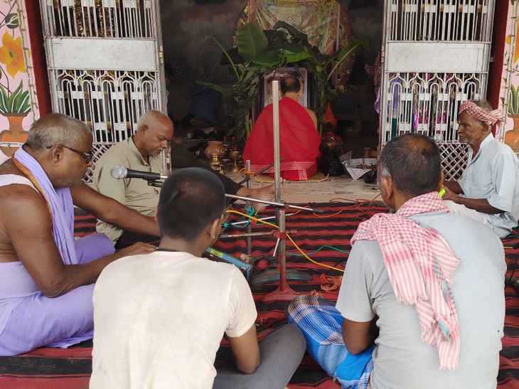 Maa Siddhidatri Durga Mandir Navah Sankirtan Begins in Pokharbinda