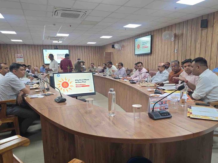 Gorakhpur Heat Wave Plan Presentation To Relief Commissioner | DM ...
