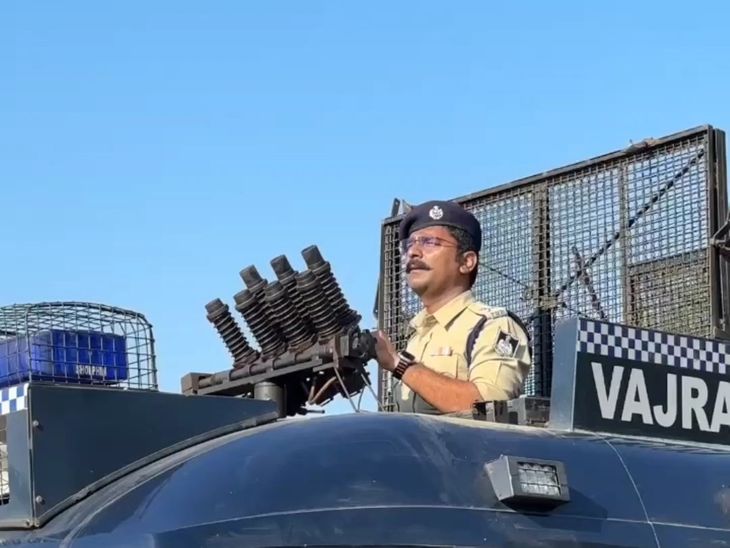 Ujjain Police Riot Control Drill | Vajra Vehicle, Tear Gas Practice