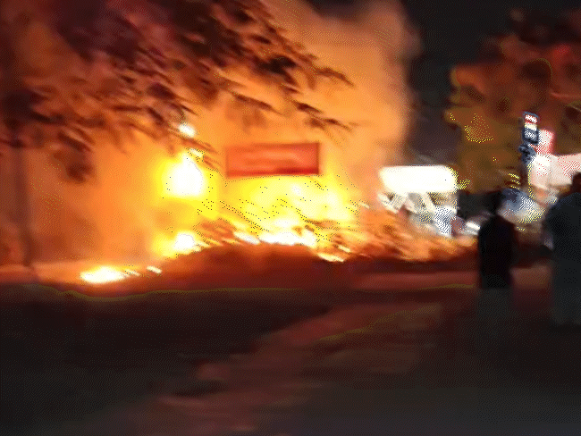 Bhopal Razai Shop Fire | 20 Feet Flames; Late Fire Brigade