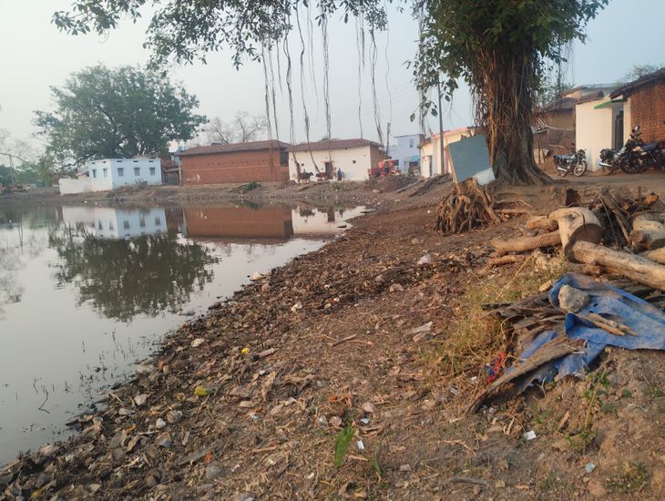 The water of the pond in the village of Tawera has become dirty and the ...