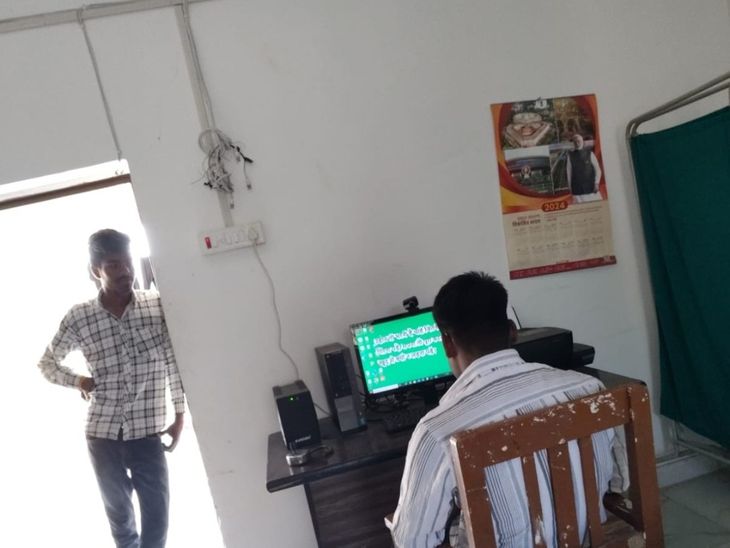 Sarvan Panchayat Bhawan Cleaned After Bhaskar Report | UP News