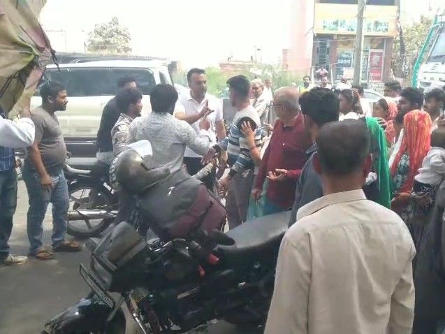 Baghpat PWD Guest House Clash | Sugarcane Juice Fight Erupts