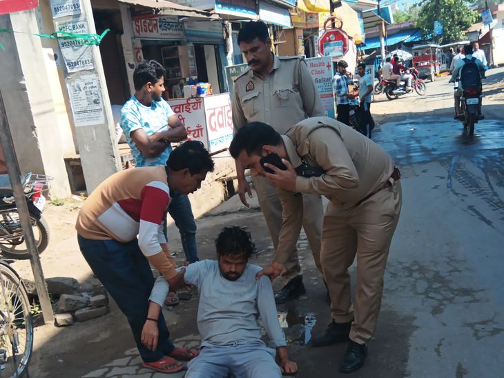 Meerut Thikoli Road Youth Unconscious | Police Ambulance Save Life