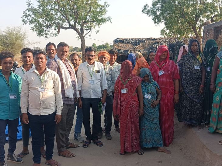 Prayagraj Membership Drive: Organization Reaches Villages, People Join