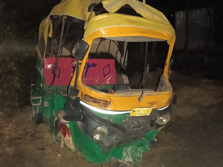 Bareilly Road Accident | Tempo Overturn, Pickup-Bike Collision ...