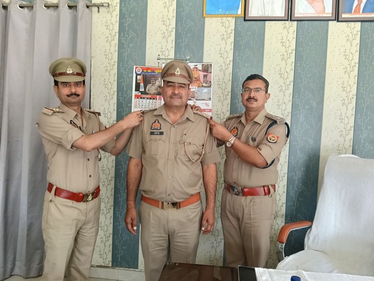 Didoli SI Jasveer Singh Promoted Inspector | ASP Akhilesh Bhadauria