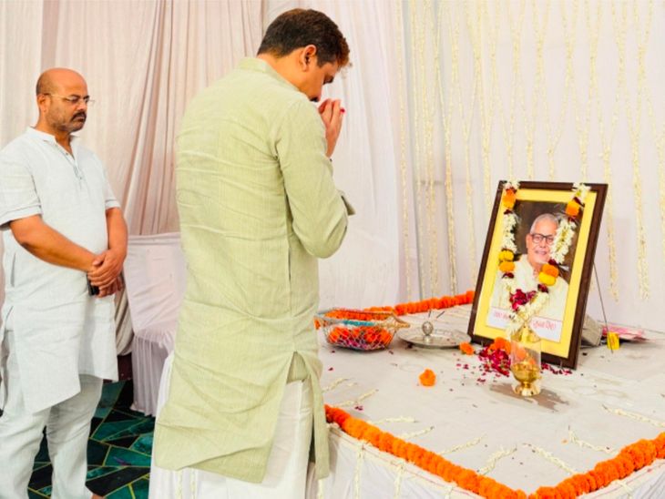 Ghazipur Family Condolence Visit | MLC Vishal Singh Chanchal Offers ...