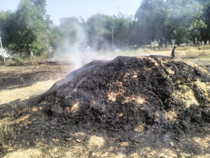 Mirzapur Fire: 20 Quintal Bhusa Ash, Fodder Crisis in Basuhi Village