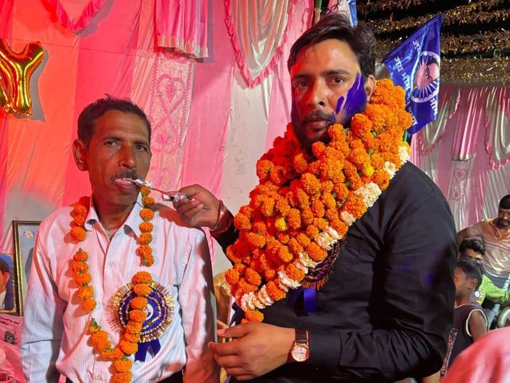 Gram Pradhan Manoj Jadon Promotes Constitution Awareness in Akrabad