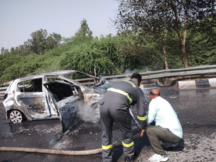 Bareilly Car Fire | Driver Jumps Out, Highway Shock