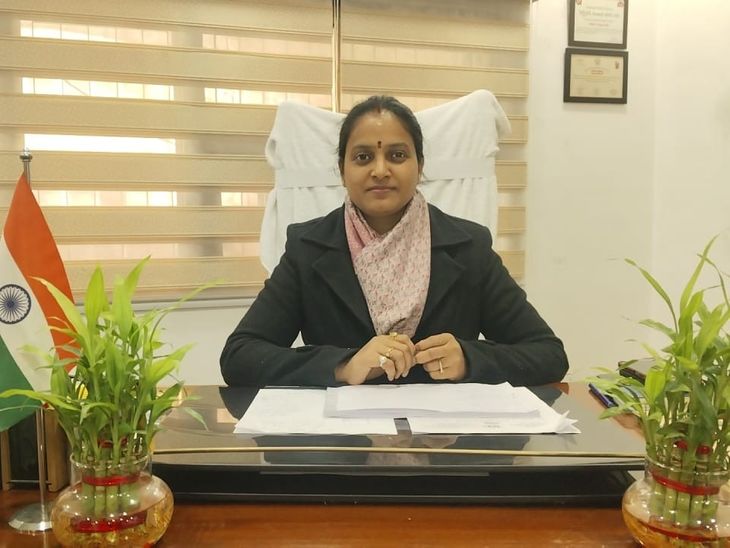 Amroha DM Nidhi Gupta Transferred To Fatehpur; Nitin Gaur Appointed New DM