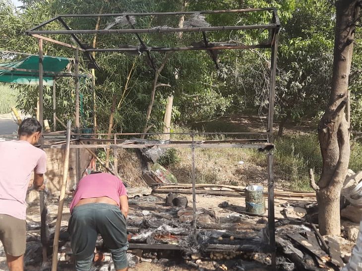 Momos Thela Fire Agra | Rs 6000 Cash Burnt