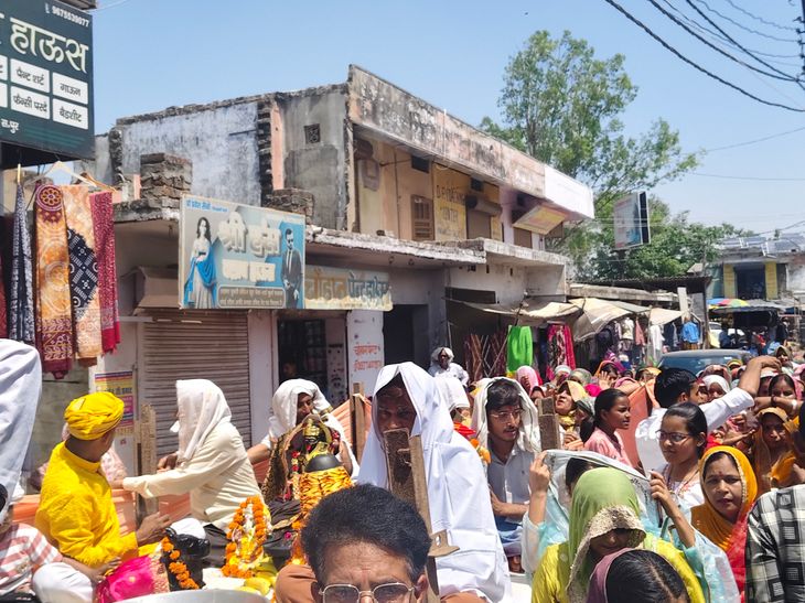 Badgaon Maa Shakambhari Pran Pratishtha | Devotees Perform Parikrama