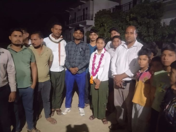 Fatehpur Student Priyanshi Tops District in Intermediate Exams