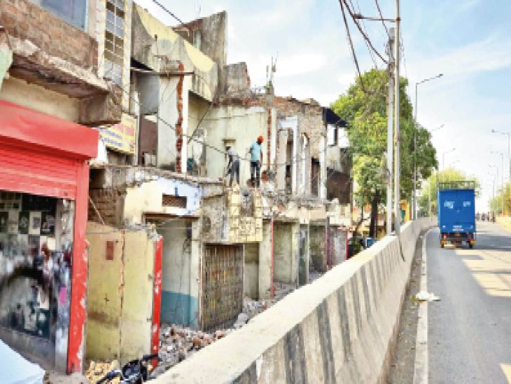 Exteriors being removed from Sindhi Colony to DIG Bungalow