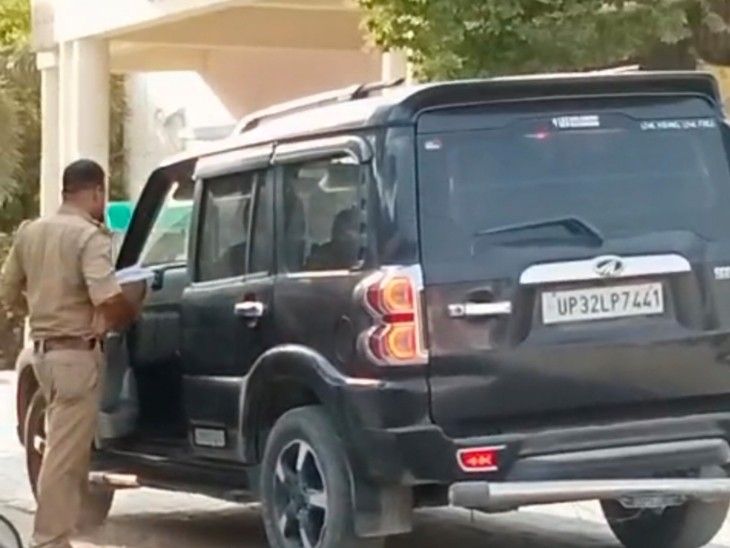 Sultanpur Chowki Incharge in Gangster Scorpio | VIDEO Controversy