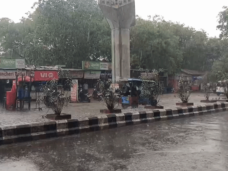 Agra Weather: 3°C-4°C Temp Drop, Rain Chance Today