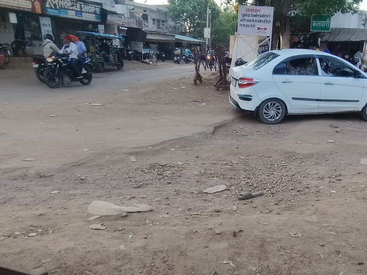 Marihan Road Pothole Accident | Bike Rider Injured, Repair Demand
