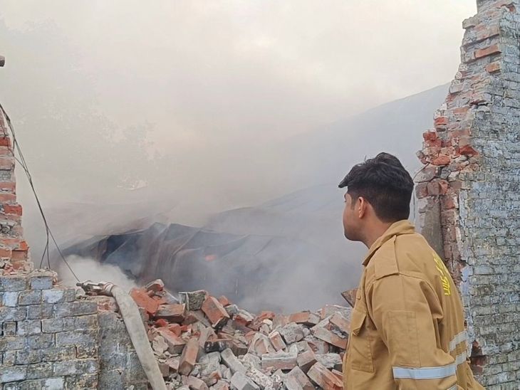 Unnao Dhaga Factory Fire | Short Circuit Suspected