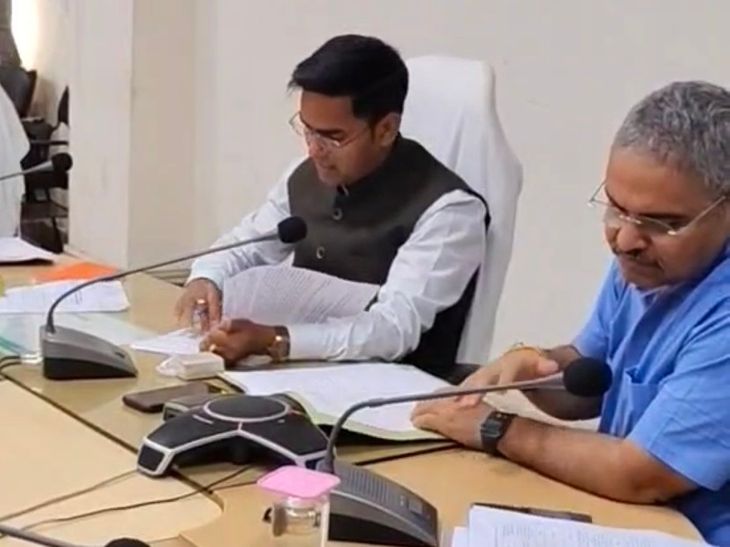 Gwalior Health Officers Notice | Cleaner Attendance Negligence Action