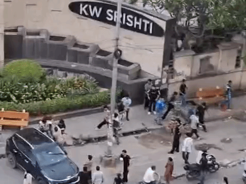 Ghaziabad Street Fight | Rajnagar Extension Mob Attack Video