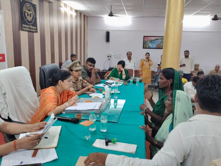 Padrauna Mahila Aayog | UP Official Listens to Problems, Seeks Report