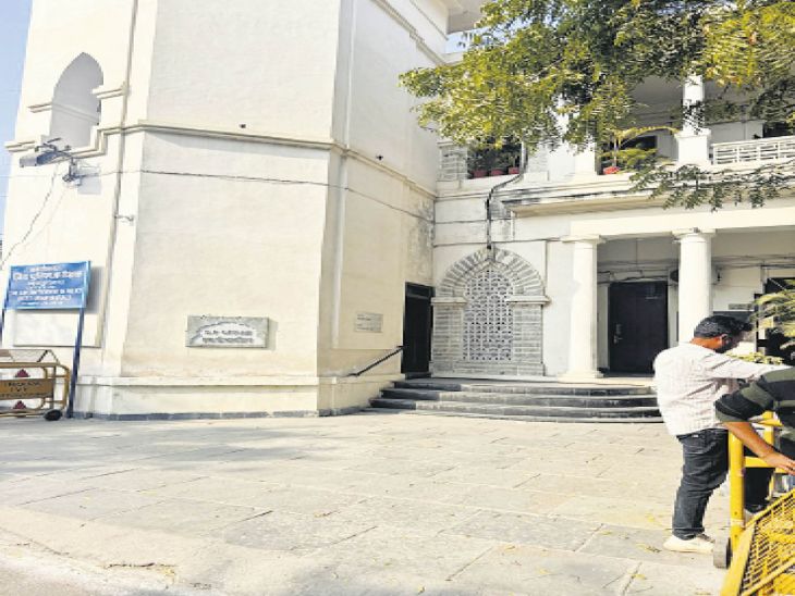 Government offices inaccessible to the disabled; ramps open on paper ...