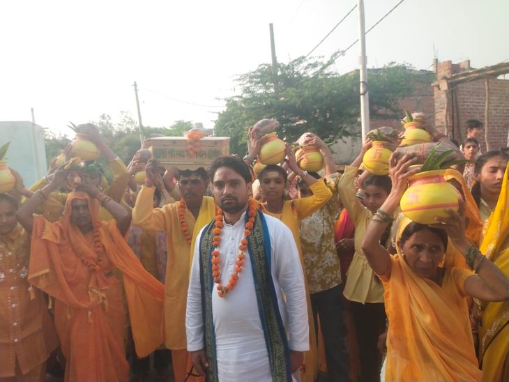 Mahilaen Kalash Yatra Baissoli Bhagwat Katha Shuru