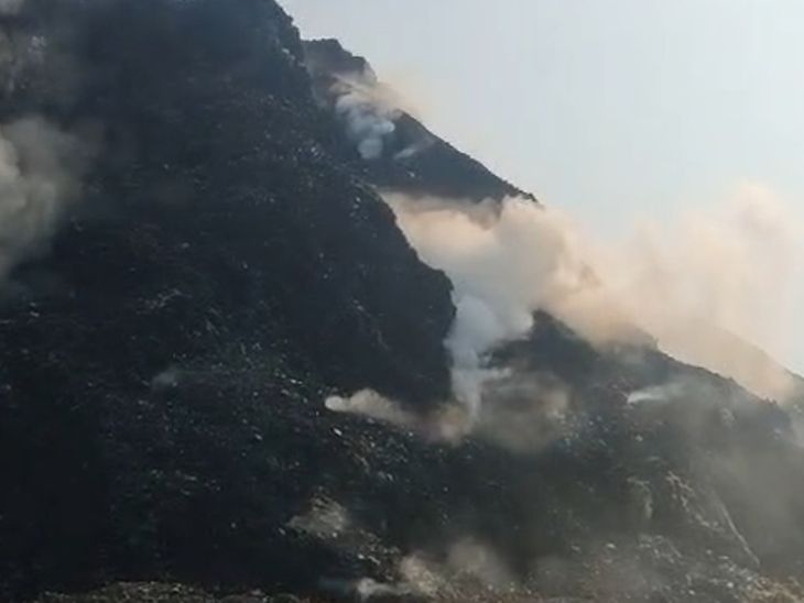 Burhanpur Trenching Ground Fire | Smoke Rises Amidst 42-Degree Heat