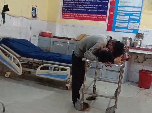Mathura Accident: Bike Hit by Unknown Vehicle Near Pani Gaon, Youth Dies
