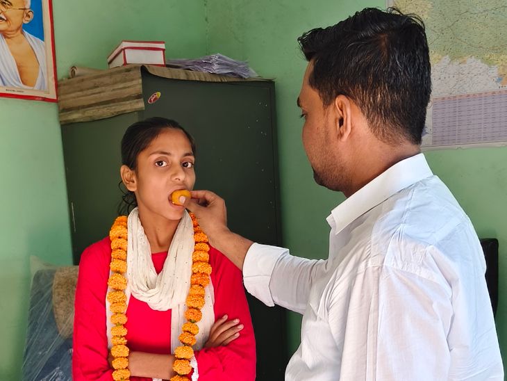 Hasanpur Student Ikra Bano Secures Sarvodaya Vidyalaya Seat | Kaushambi ...