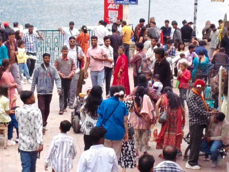 Nainital Weekend Tourist Rush | Boating Fun Amidst Clouds