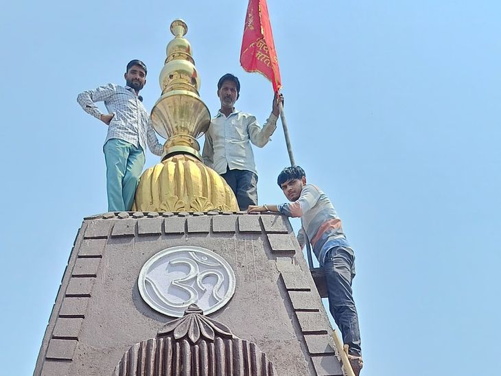Baswa Sheetla Mata Mandir: Dharm Dhwaj & 30kg Kalash Offered