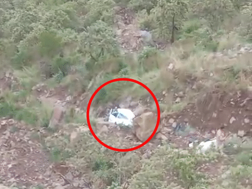 Himachal News: Chamba-Noorpur road accident | Innova crashes into ...