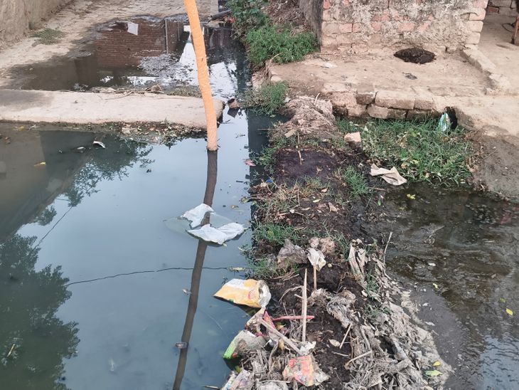 Bhatpurwa Drainage Water Road Problem | Villagers & Commuters Suffer