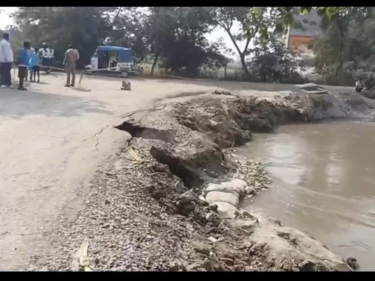 Unnao Road Blocked | Bridge Construction Halt Due to Nehri Water Release