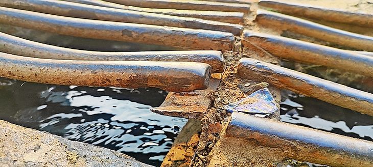 The mesh rod on the sewage drain broke again, demand for replacement