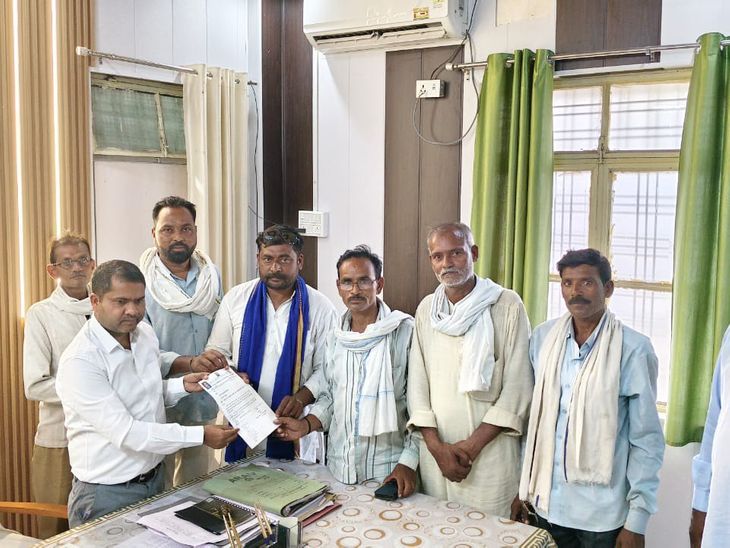 Hamirpur Rath Basod Samaj Demands Land | SDM Receives Memorandum
