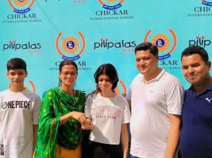 Bareilly CBSE 12th Topper Manvi Patel Scores 99.60% | District Top