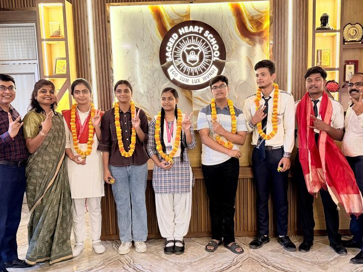 CBSE 12th Result Declared | Anushka Yadav District Topper