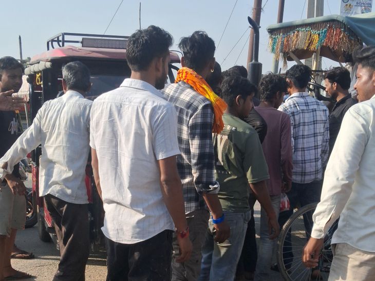 Aliganj Accident: Tanker Hits E-rickshaw, Driver Injured