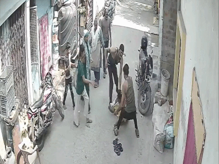 Indore Khajrana Stabbing | Wife Son Attack CCTV FIR