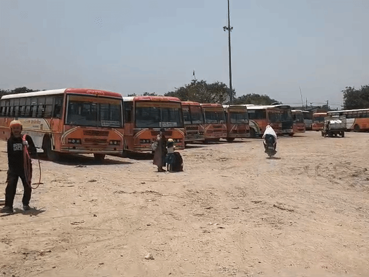 Kanpur Road Construction Stalled | Bus Stand Jam Woes