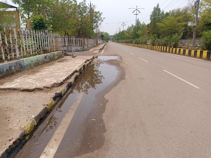 Waterlogging on city roads after light rain