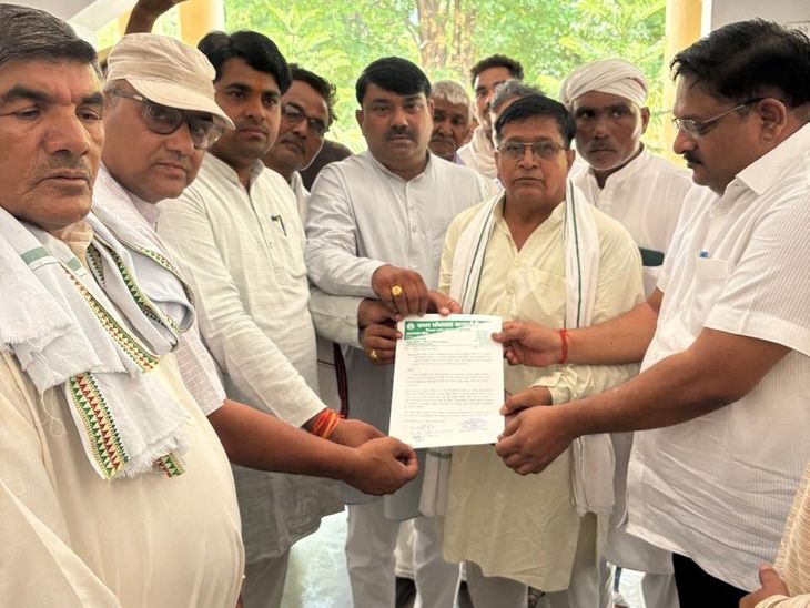 Sadabad Residents Demand Expressway Cut from DM | Agra-Aligarh