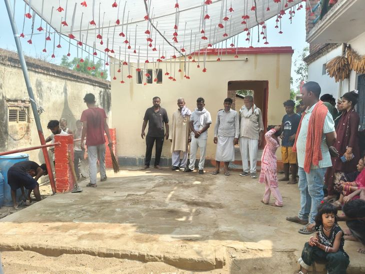 Jaunpur Bharehari Kali Mandir Atikraman Hata | Police Prashasan Action