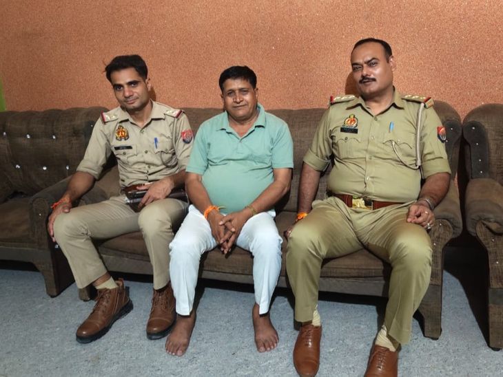 Sadabad Gram Pradhan Protest Halted | Lucknow March Stopped; Maharaj ...