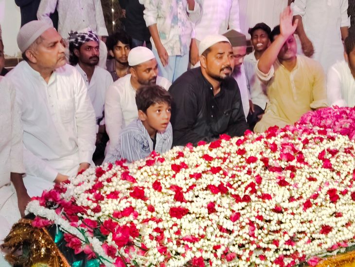 Parsipur Jansa Urs | Hazrat Syed Ramzan Ali Shah Devotees Offer Chadar